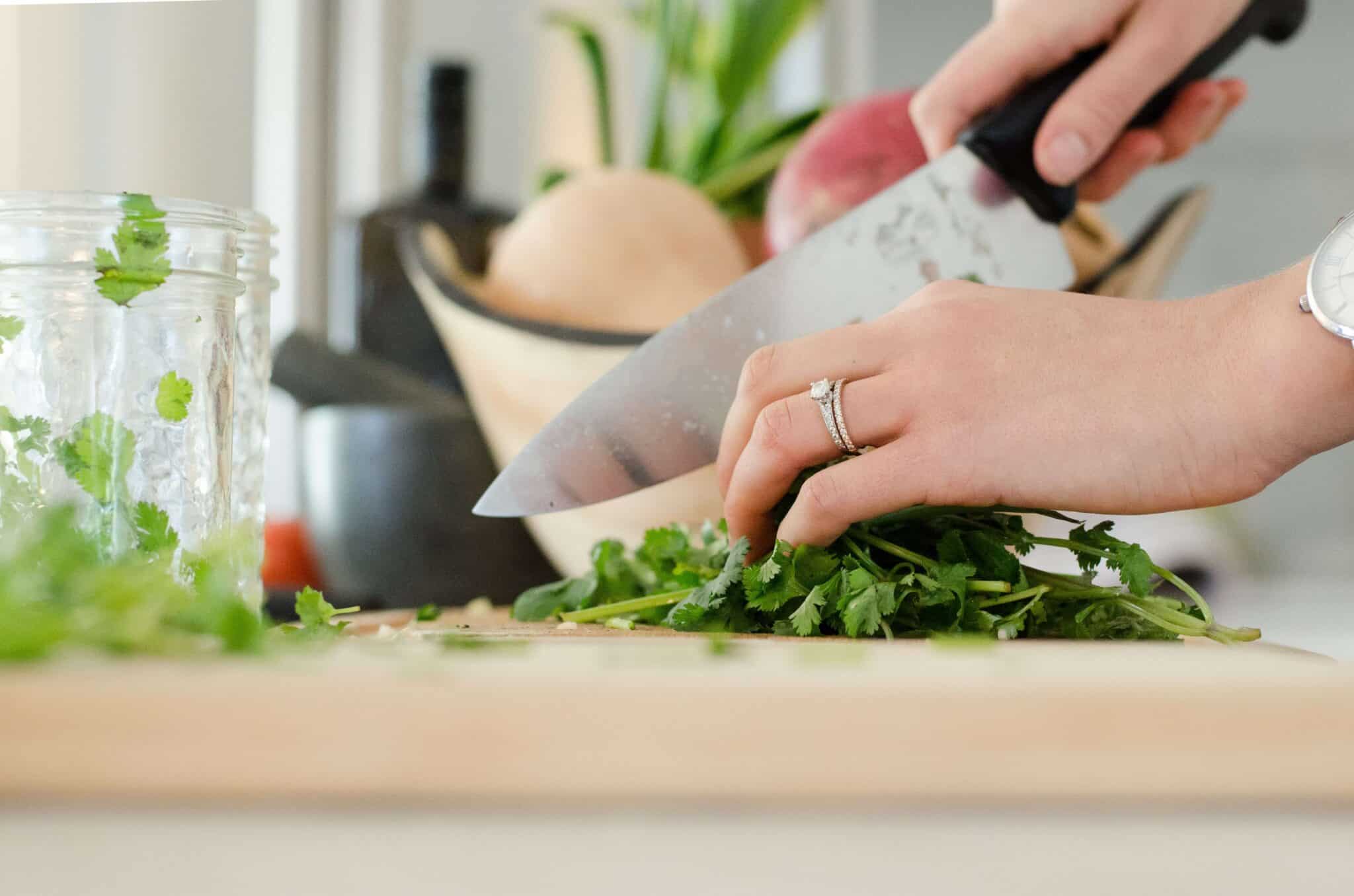 Homemaker Daily Routine: 11 Tasks To Do Every Day - Just Homemaking